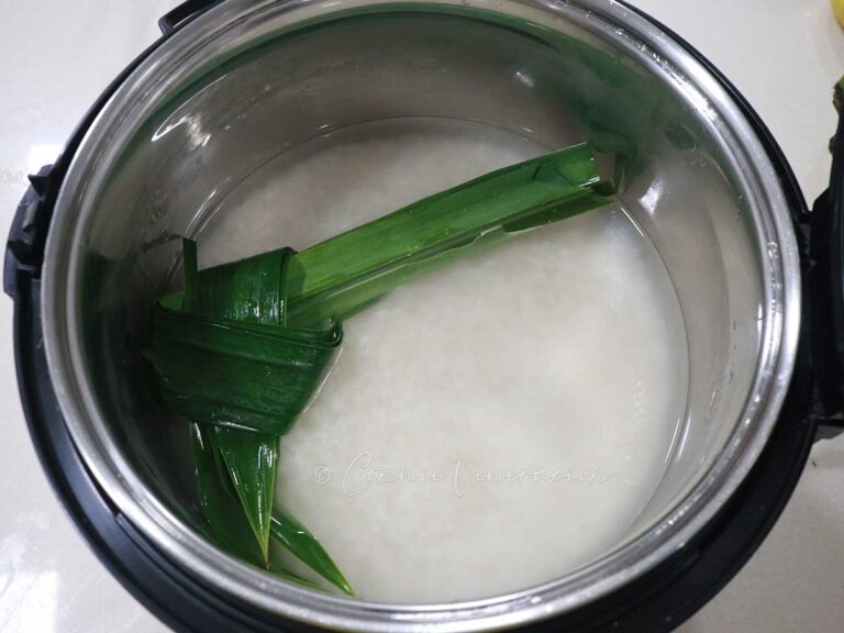 Thai hot and sour soup (tom saap)