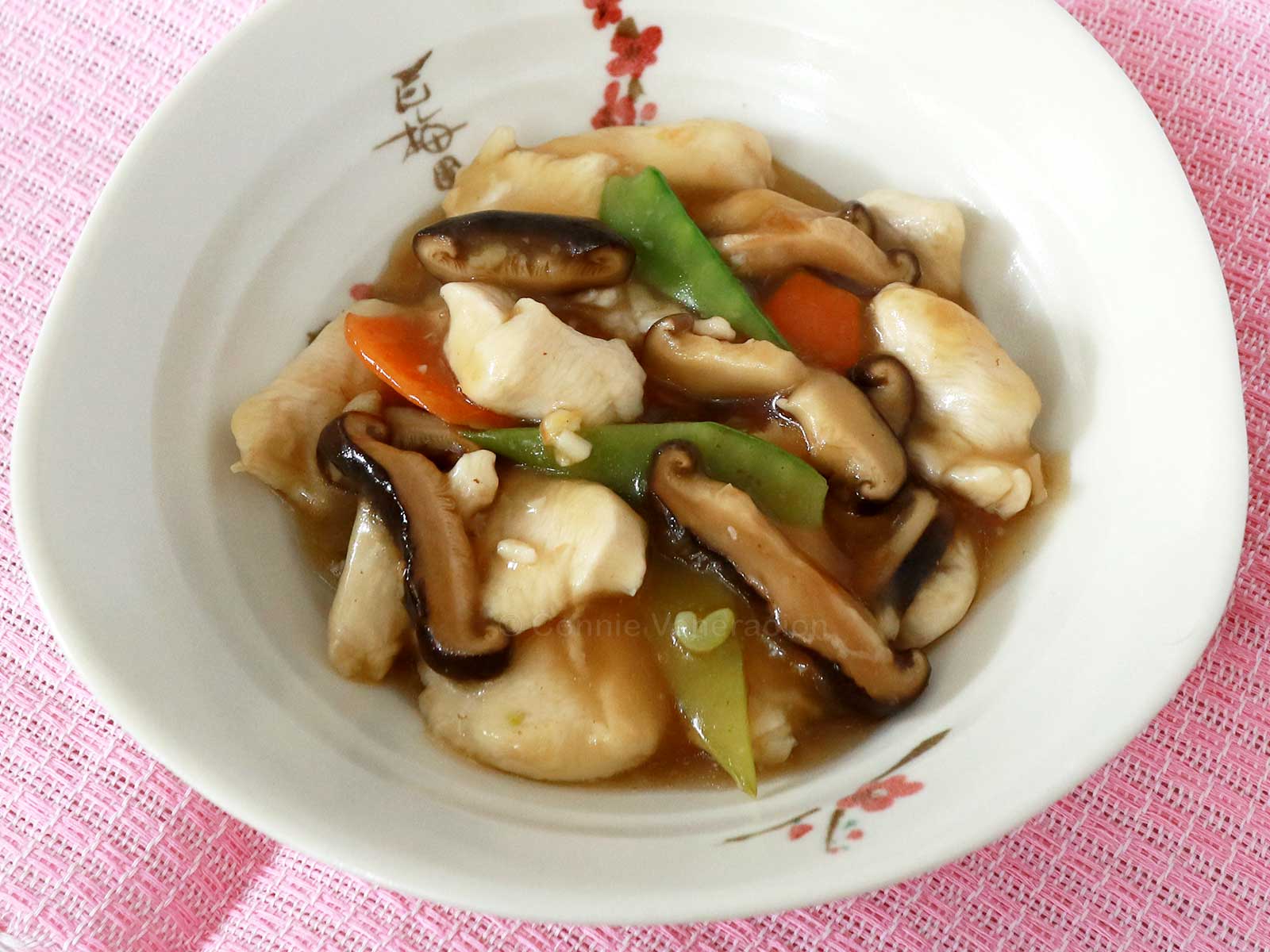 Moo goo gai pan (chicken and mushroom stir fry)