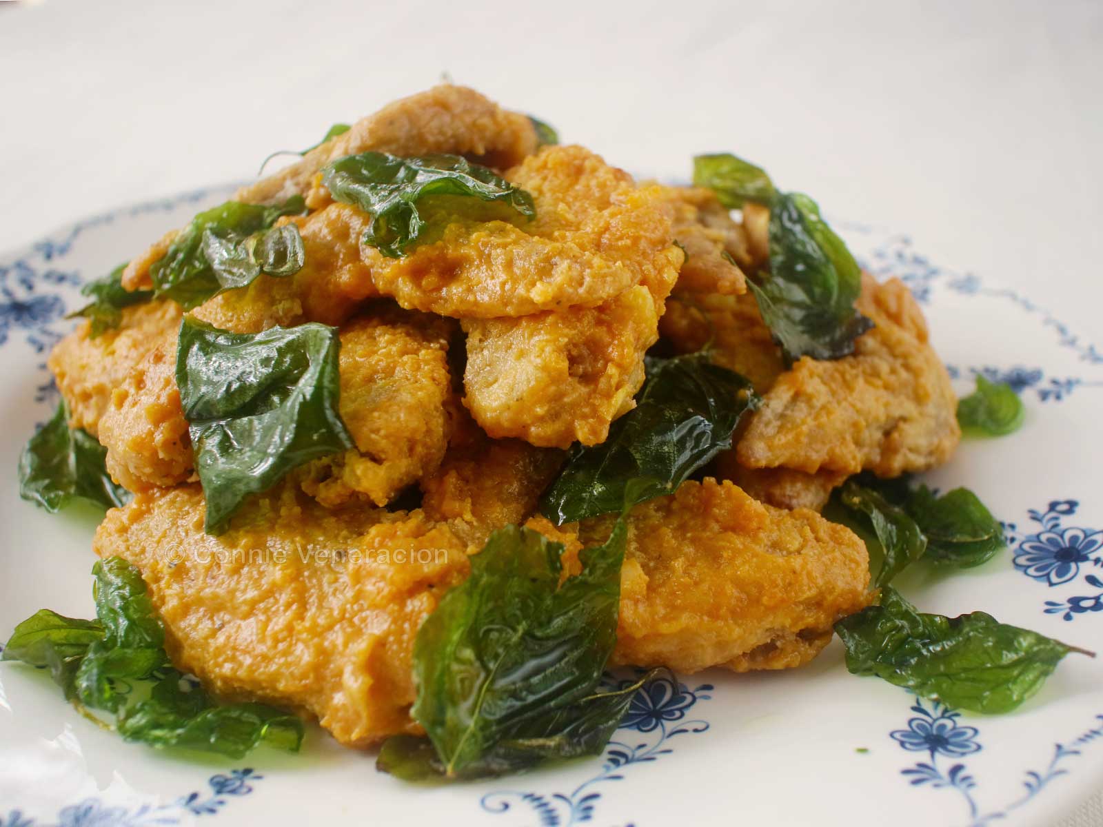 Fried chicken wings with salted duck egg yolk sauce